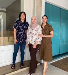 Rosix ke tu ? Terperanj4t kita, ingatkan sebelah Nabila tu Ari Lasso ...