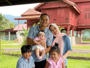 Seketulnya Aisha, mata dia cantik betul, g4ng anak Emma lah ni ...