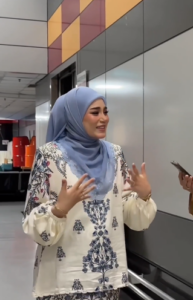 Tebuk paling real, part jammed kejap tu tergelak sekejap. Comel Lah ...